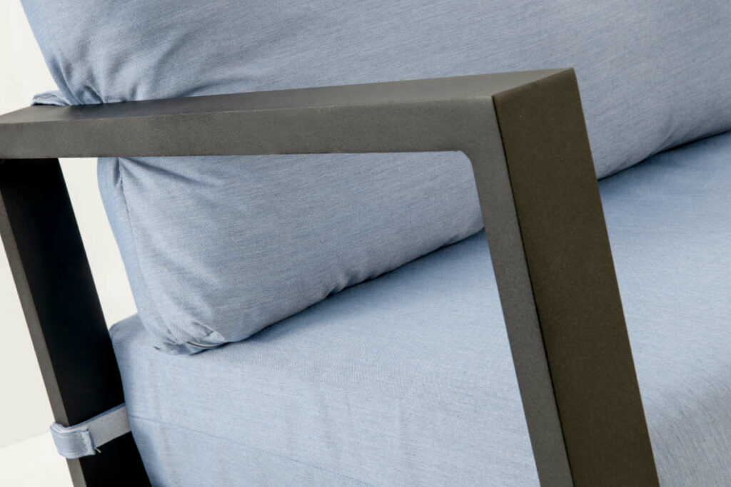 Curv 71310CUW Deep Seating Arm Chair – Admiral Furniture