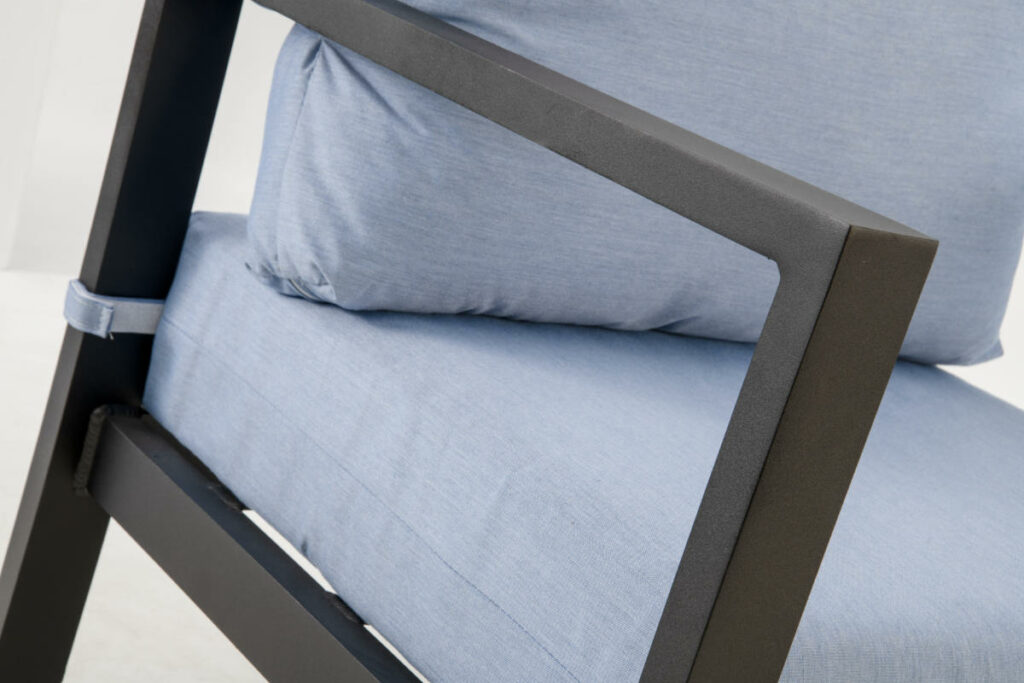 Curv 71310CUW Deep Seating Arm Chair – Admiral Furniture